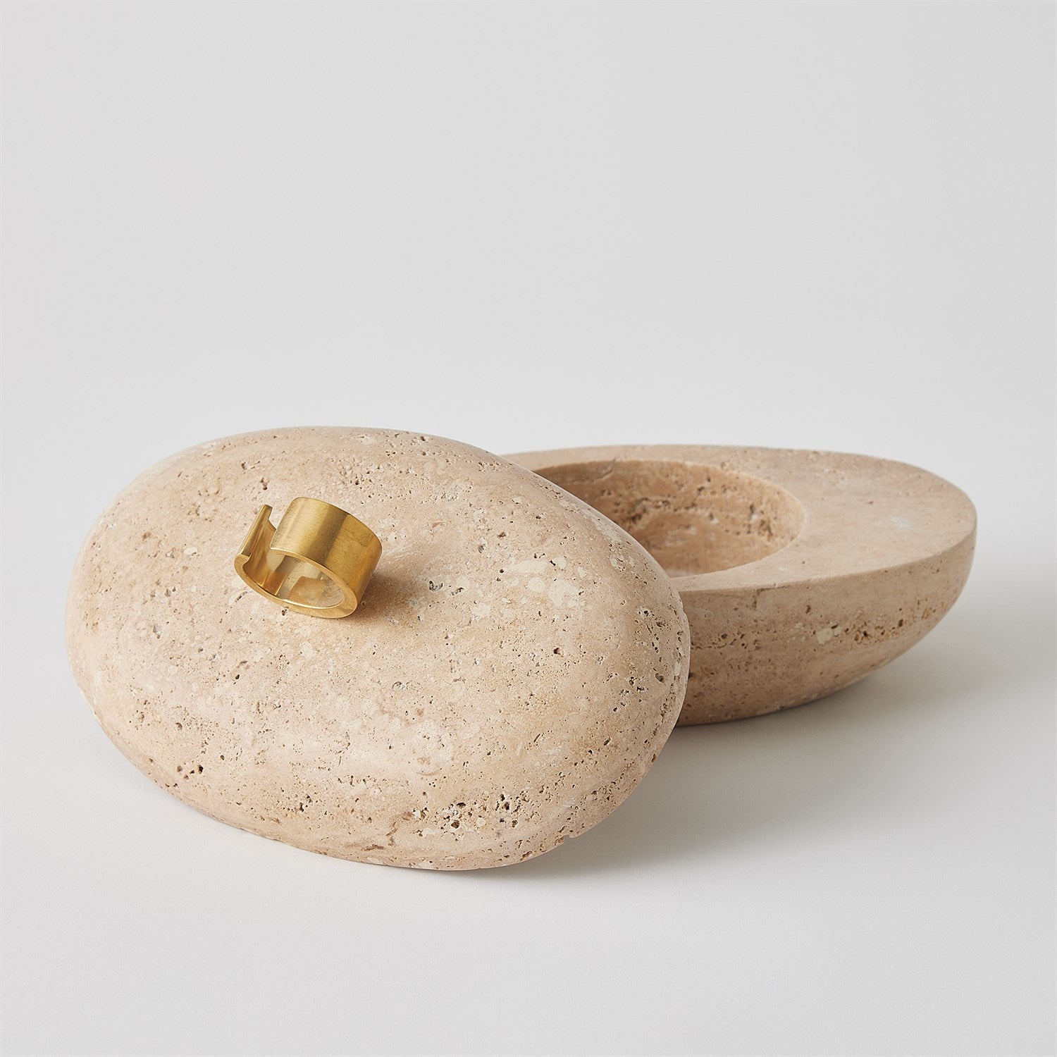 Caillou Lidded Pot (Travertine)